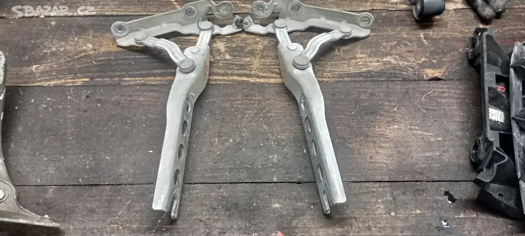 Škoda Octavia 2 panty kapoty - Uhlířské Janovice - Bazar - Sbazar.cz