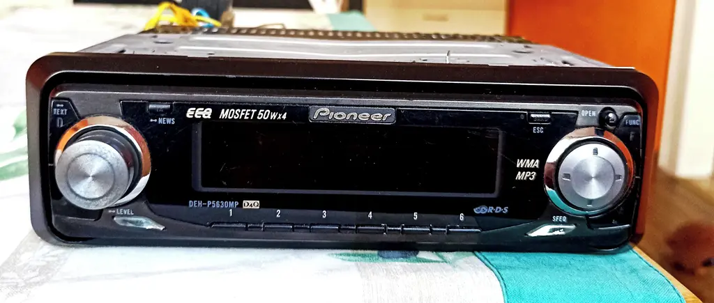 AUTO RÁDIO PIONEER DEH-P5630 MP - Hradec Králové - Bazar - Sbazar.cz