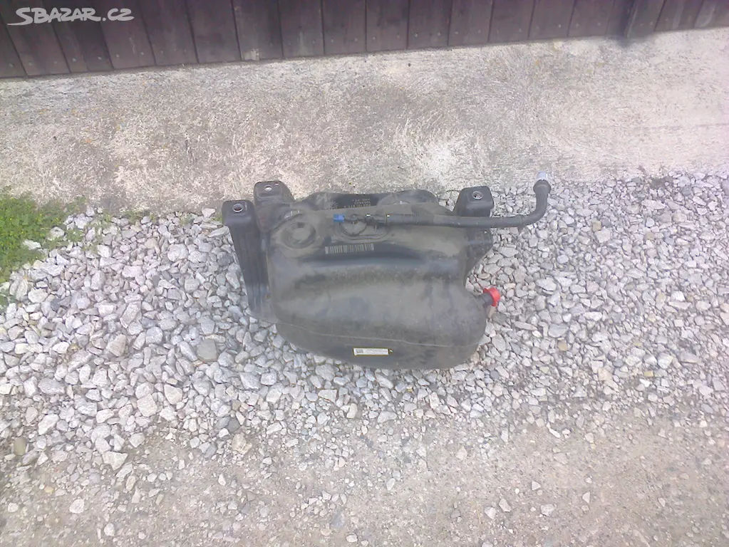 škoda superb III-3, nádrž adblue, 3Q0131877F, - Beroun - Bazar - Sbazar.cz