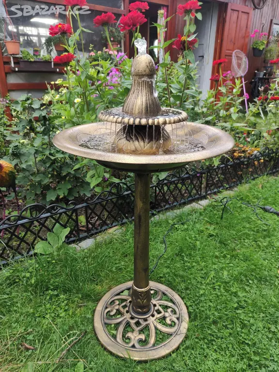 Krásné ptačí pítko s fontánkou - Polička - Bazar - Sbazar.cz