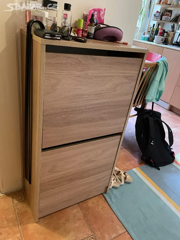 Botník Ikea Bissa 49x28x93 cm - Praha - Bazar - Sbazar.cz