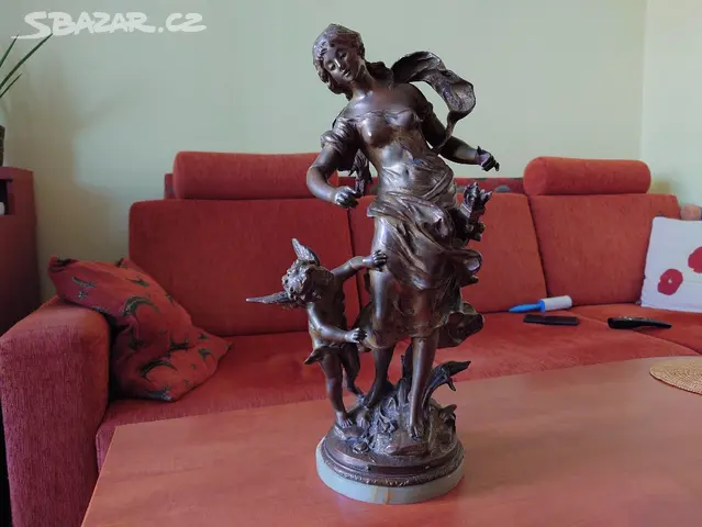 Socha (sousoší) Žena a Amorek - bronz - Kroměříž - Bazar - Sbazar.cz