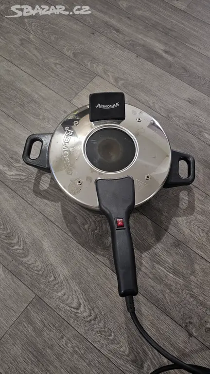 Elektrická pečící mísa Remoska - Koberovy, Vrát - Bazar - Sbazar.cz