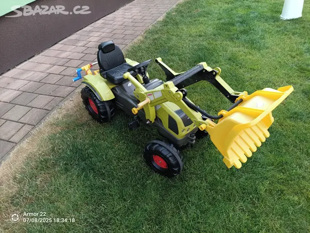 Šlapací velký traktor, předním nakladačem - Bílina - Bazar - Sbazar.cz