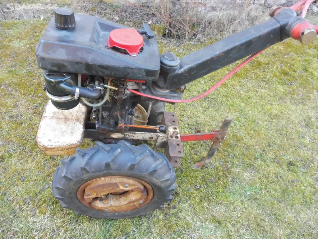 prodám malotraktor vari se spoustou nářadí - Zlín - Bazar - Sbazar.cz