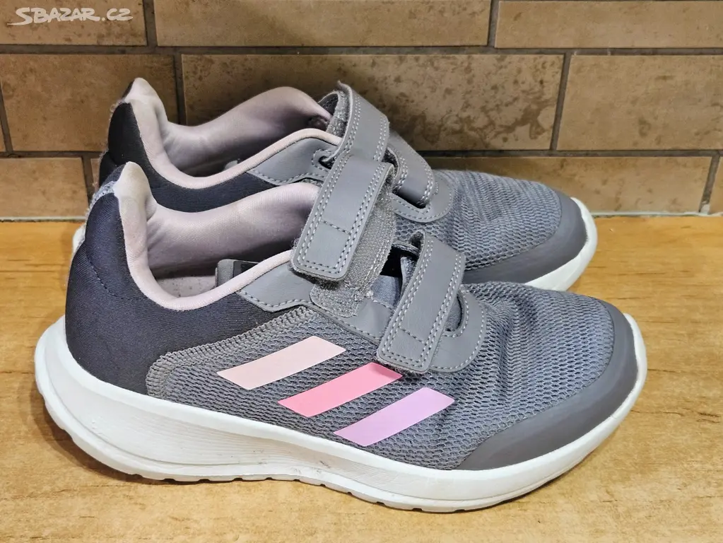 Adidas boty s bílou podrážkou - Plzeň - Bazar - Sbazar.cz