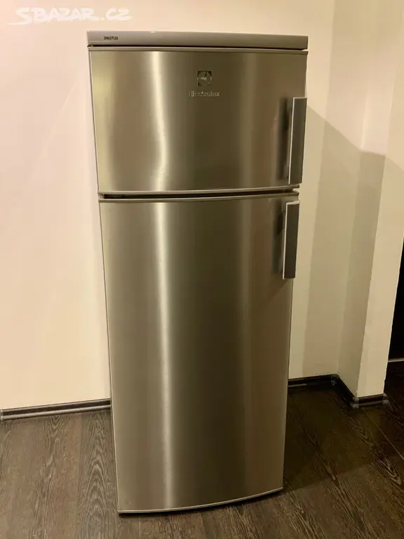 Lednice s mrazákem Electrolux EJ2301AOX nerez - Praha 6 - Bazar - Sbazar.cz