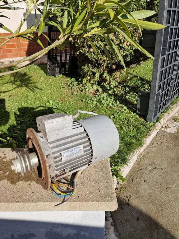 Elektromotor 0,55w - Lánov - Bazar - Sbazar.cz