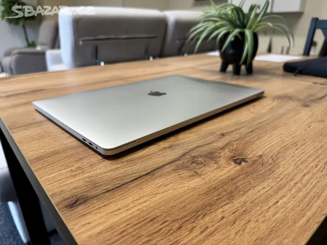 MacBook Pro 15 CTO i7, 16 GB, 256 GB, Radeon 555 - Bystřice pod ...