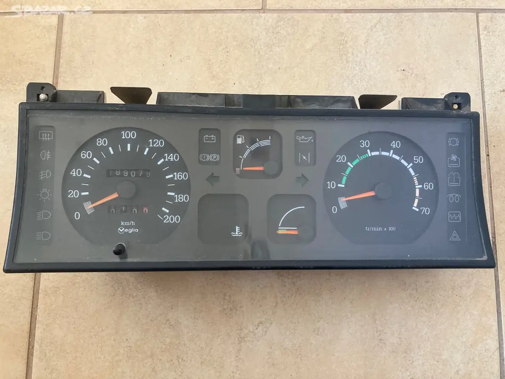 Přístrovka z auta z 80. nebo 90. let - Brno-město - Bazar - Sbazar.cz