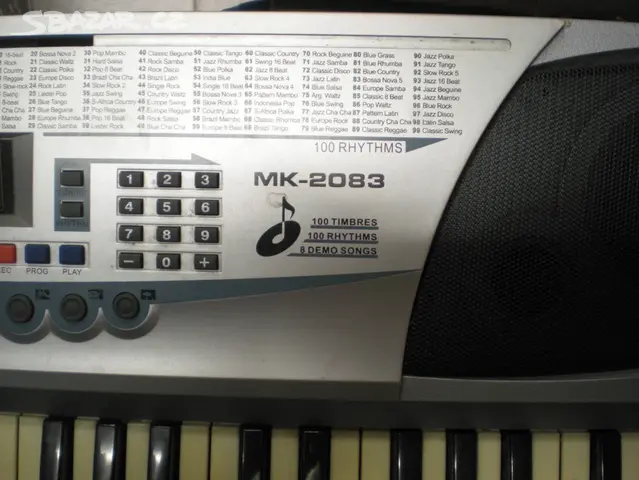 klavesy Yamaha a MK-2083 - Slaný - Bazar - Sbazar.cz