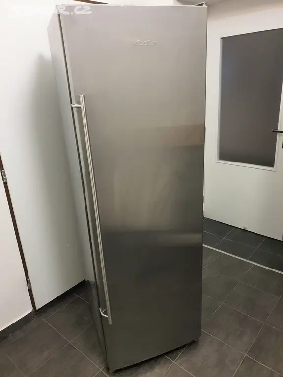 MIELE monoklimatická lednice NEREZ 413 litrů DOVOZ - Praha - Bazar ...
