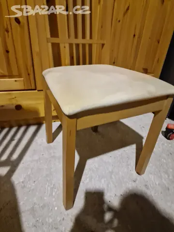 Jedna zidle drevo 44x45 v 47cm. - Praha 9 - Bazar - Sbazar.cz