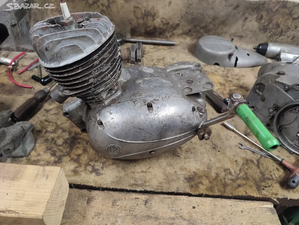 motor ČZ 125t běží viz video - Uničov - Bazar - Sbazar.cz