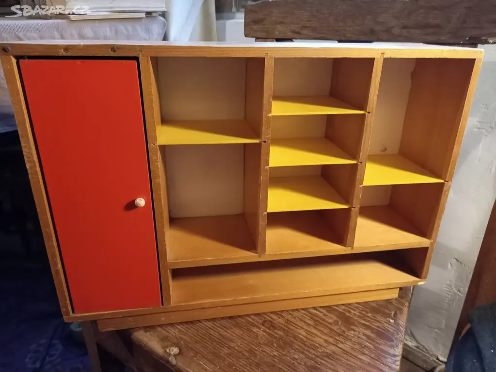 Starý nábytek pro panenky - skříň - Praha - Bazar - Sbazar.cz