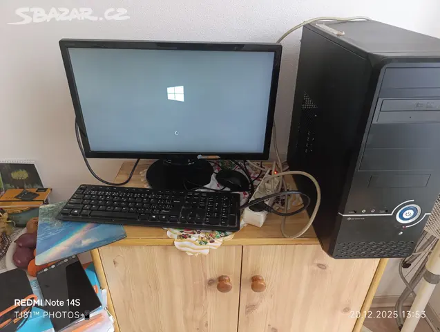 Počítač/Asus monitor a klávesnice Genius./2500 Kč. - Plzeň, Severní ...