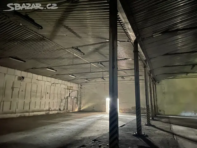 Pronájem sklad. haly 5000 m2 + el. energie za 50% - Korozluky, Sedlec ...