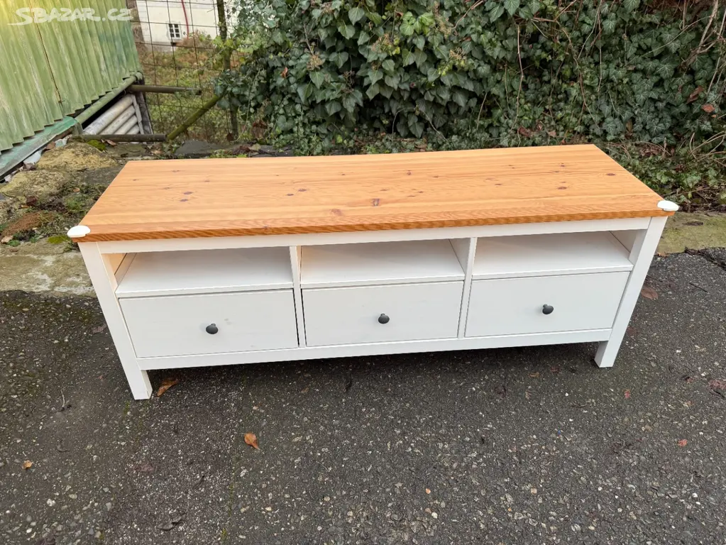 IKEA Hemnes TV stolek - bíl. mořený - Praha, Libeň - Bazar - Sbazar.cz