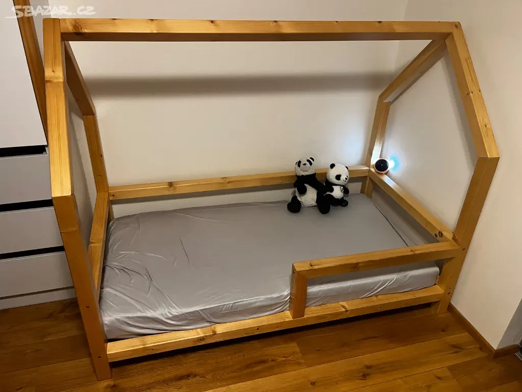 Domečková postel - Drnholec - Bazar - Sbazar.cz