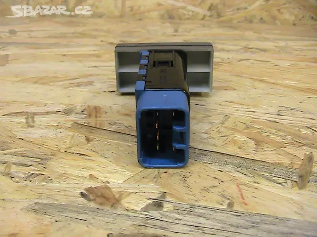 SPÍNAČ OVLÁDÁNÍ VNITŘNÍHO OSVĚTLENÍ HYUNDAI H1 TQ - Doksy - Bazar ...