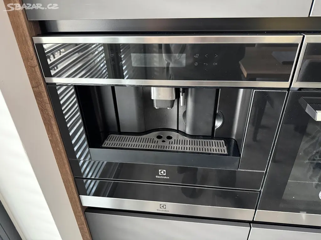 Vestavný kávovar ELECTROLUX 900 PRO EBC65X - Stará Bělá - Bazar - Sbazar.cz