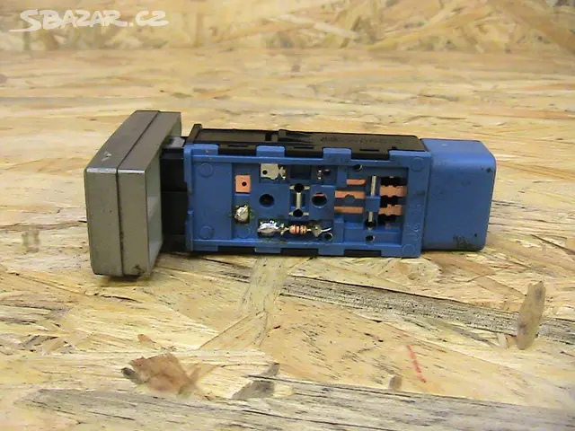 SPÍNAČ OVLÁDÁNÍ VNITŘNÍHO OSVĚTLENÍ HYUNDAI H1 TQ - Doksy - Bazar ...