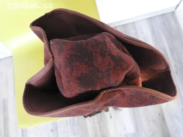 Pirátský klobouk s copánky na karneval, párty - Petříkov - Bazar ...