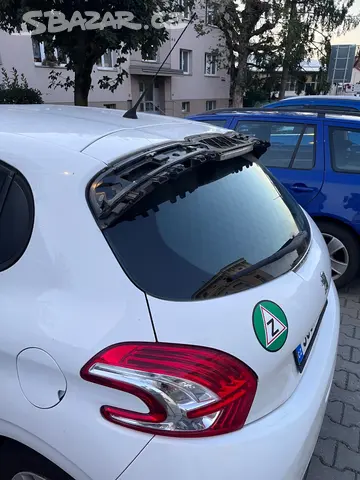 Peugeot 208 - páté dveře (kufru), bílá barva - Dobříš - Bazar - Sbazar.cz