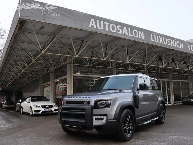 Land Rover Defender, 110 P400e Plug-in-Hybrid AWD - Hlavní město Praha ...