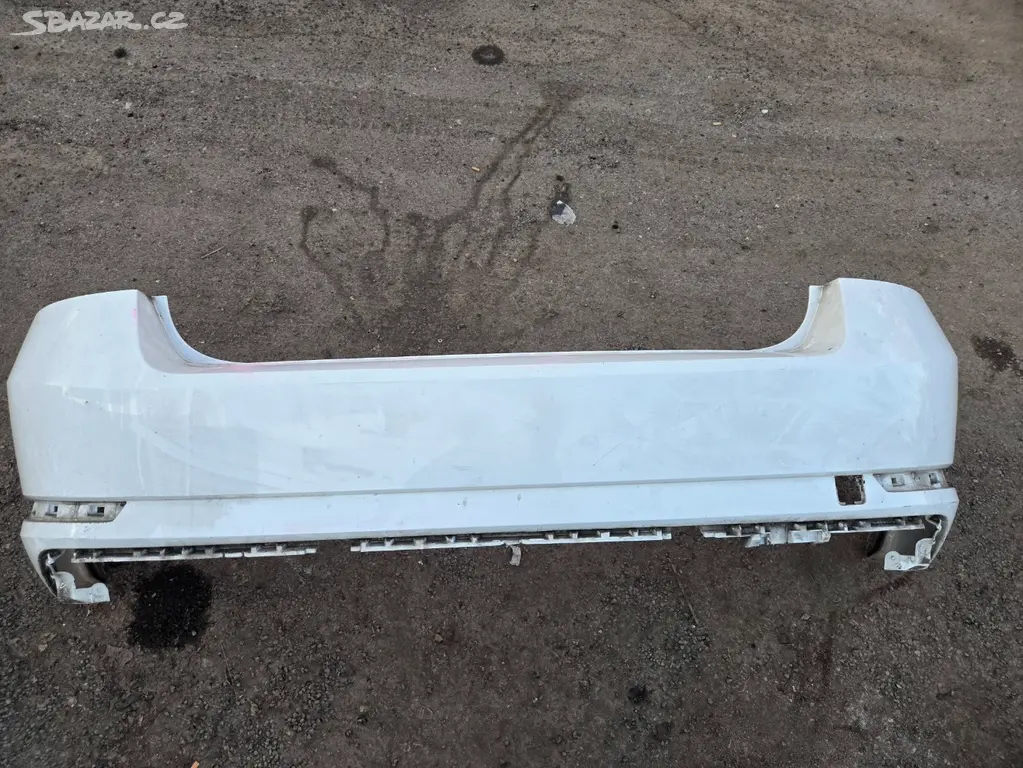 ŠKODA SUPERB 3 SEDAN ZADNI NARAZNIK - Kladno - Bazar - Sbazar.cz