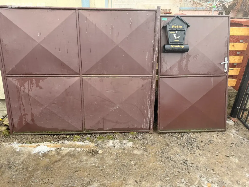 Prodám bránu, vrata starší výroby - Kladno - Bazar - Sbazar.cz