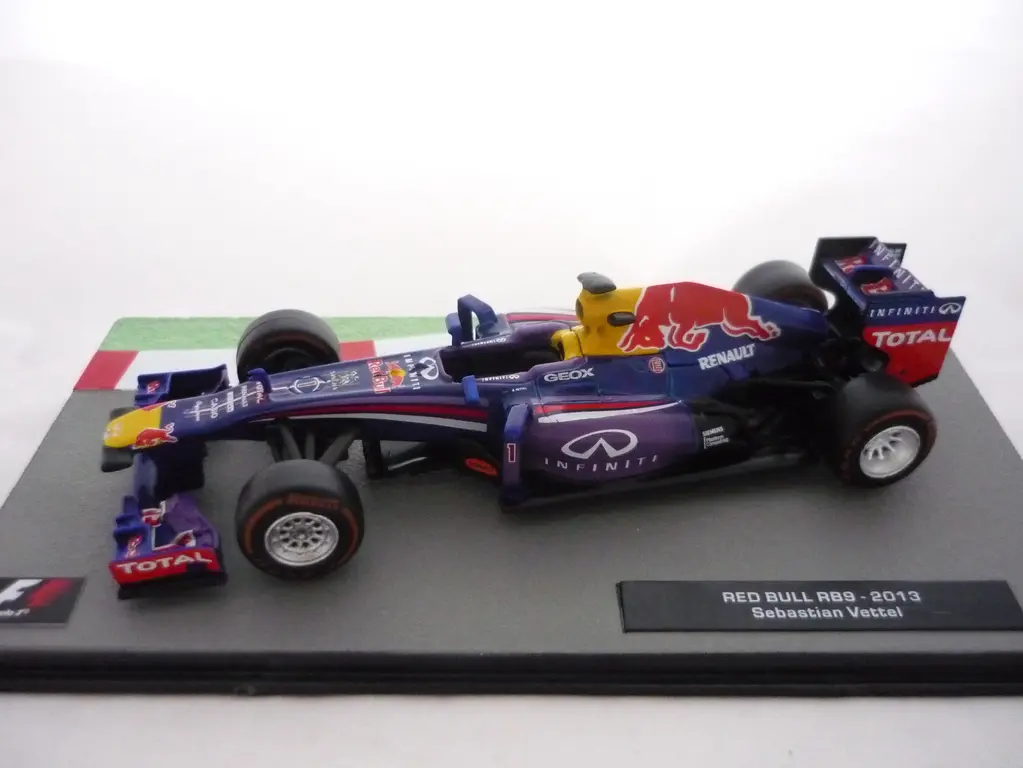 Red Bull RB9 2013 Vettel Formule F1 Altaya 1/43 - Zlín - Bazar - Sbazar.cz