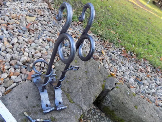 Kovaný držák ,hambálky ,chalupa.kamna - Kamenický Šenov - Bazar - Sbazar.cz