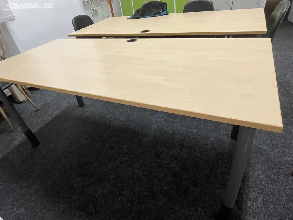 Prodám dva psací stoly - Praha 10 - Bazar - Sbazar.cz