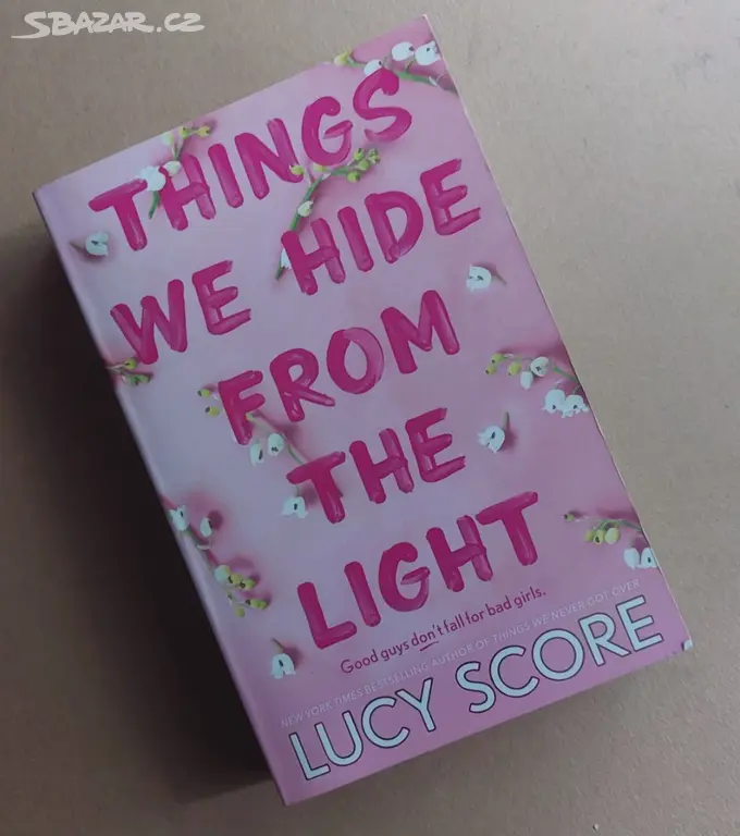 THINGS WE HIDE FROM THE LIGHT LUCY SCORE - Praha - Bazar - Sbazar.cz