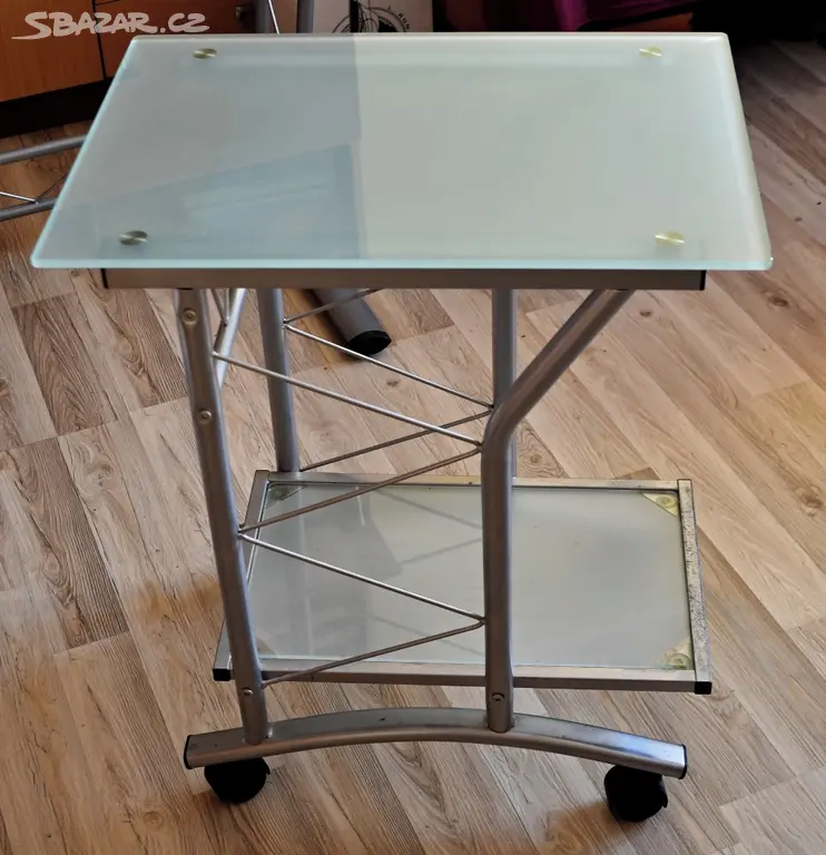 Skleněné stolky pod PC - Havířov, Město - Bazar - Sbazar.cz