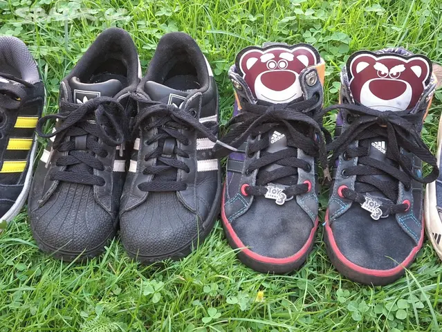 Botasky, tenisky Adidas i Superstar, Disney vel 32 - Vyškov - Bazar ...