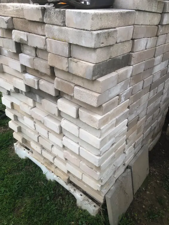 Bílá cihla vápenocementová cca 1700ks - Huštěnovice - Bazar - Sbazar.cz