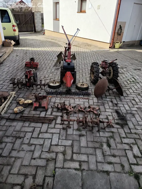 TERRA Vari trakturek s prislusenstvim - Lovosice - Bazar - Sbazar.cz
