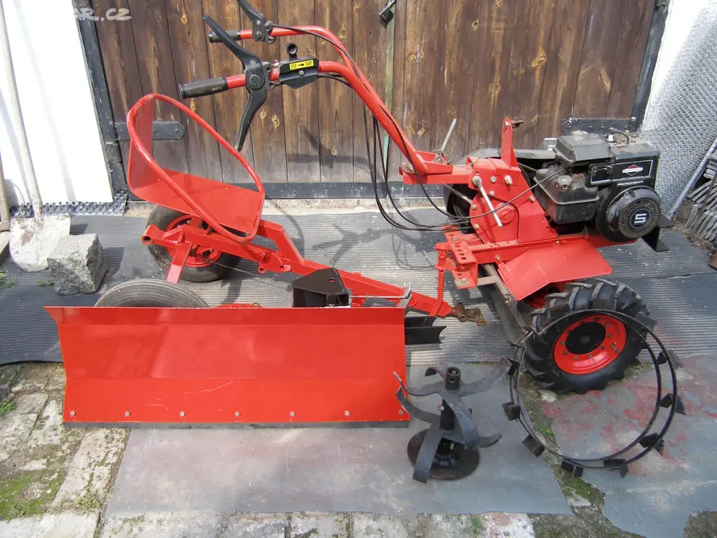 Malotraktor VARI - Praha - Bazar - Sbazar.cz