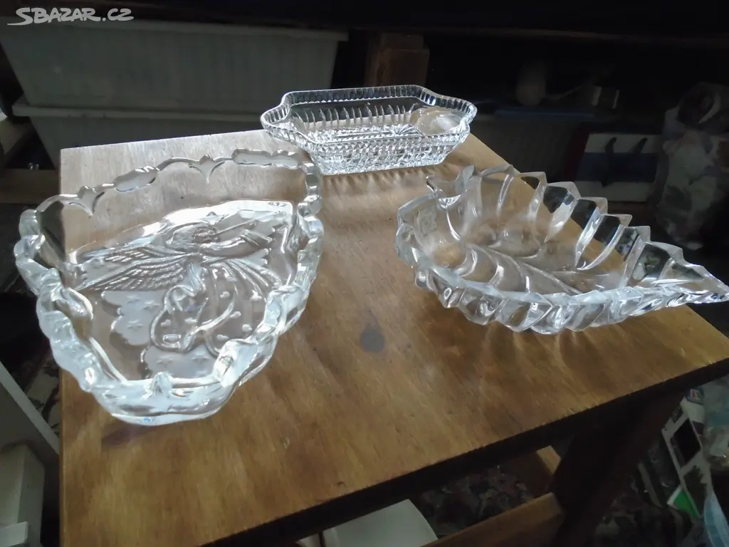 4x skleněná miska, 1x starý broušený flakon - Praha, Háje - Bazar ...