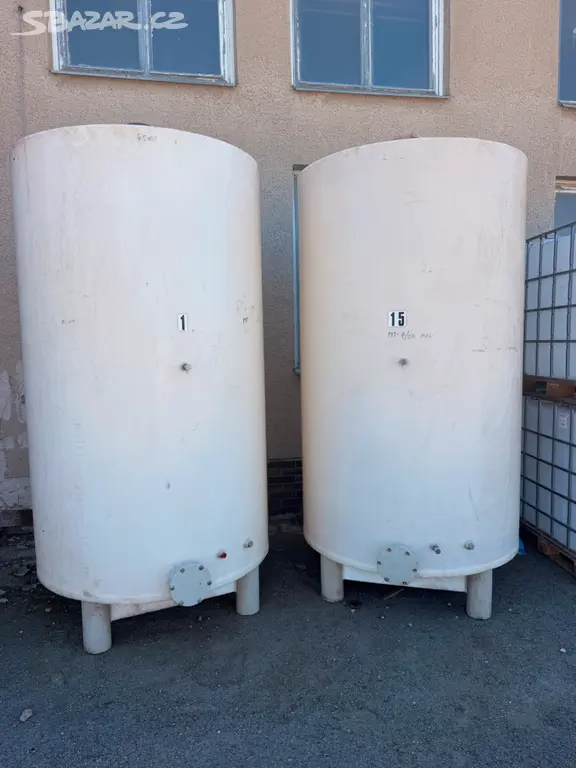 PLASTOVÁ NÁDRŽ UZAVŘENÁ 3000L - Zaječí - Bazar - Sbazar.cz